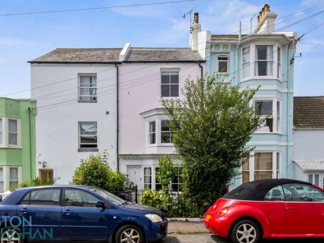 4 Bedroom Terraced House