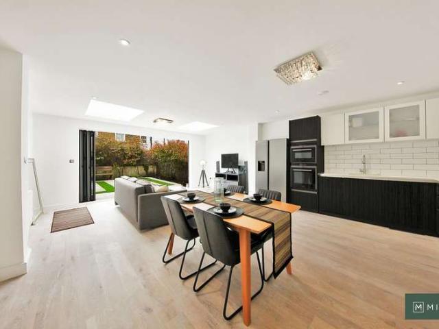4 Bedroom Terraced House