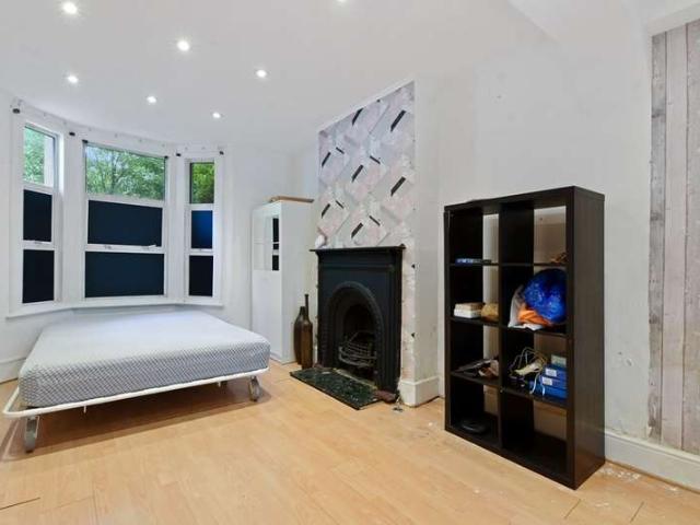 4 Bedroom Terraced House