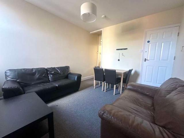 4 Bedroom Terraced House