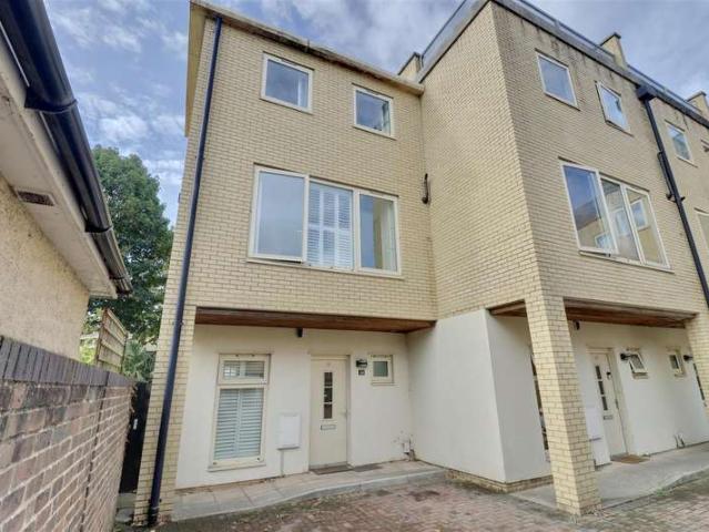 4 Bedroom Terraced House