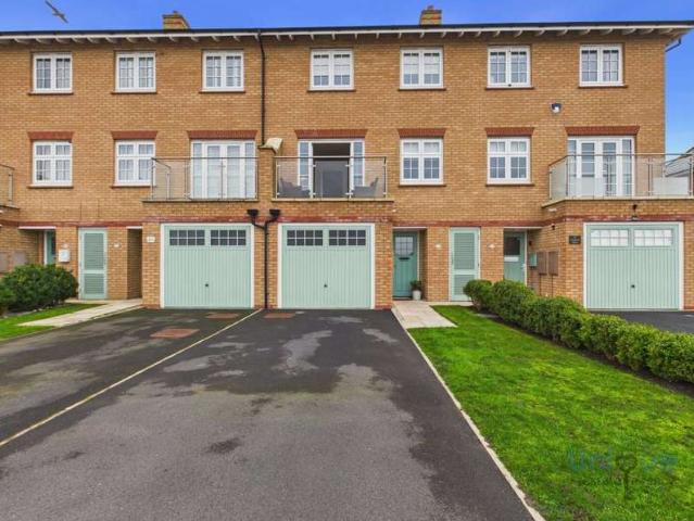 4 Bedroom Terraced House