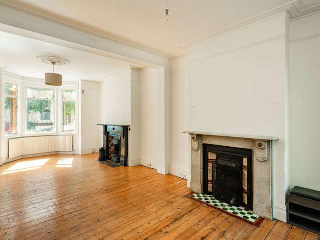 4 Bedroom Terraced House