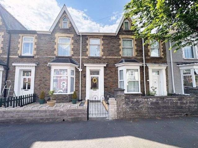 4 Bedroom Terraced House