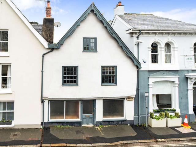 4 Bedroom Terraced House