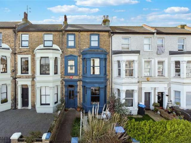 4 Bedroom Terraced House