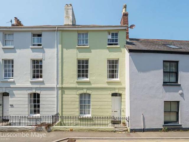 4 Bedroom Terraced House
