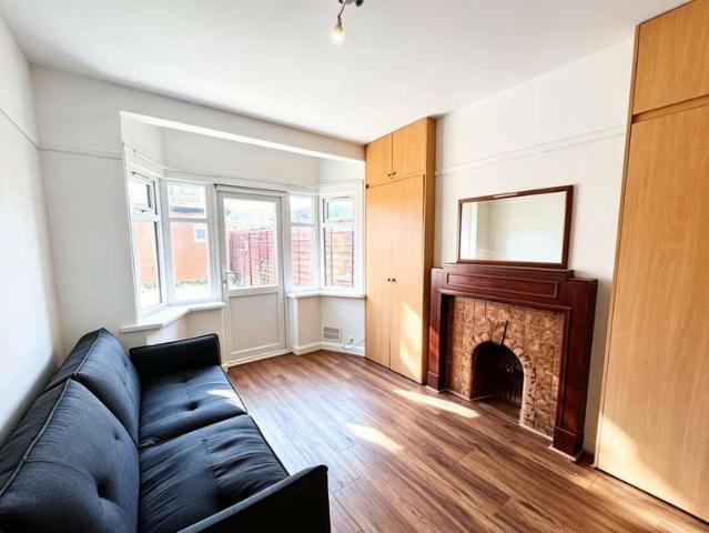 4 Bedroom Terraced House