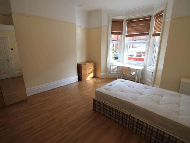 4 Bedroom Terraced House