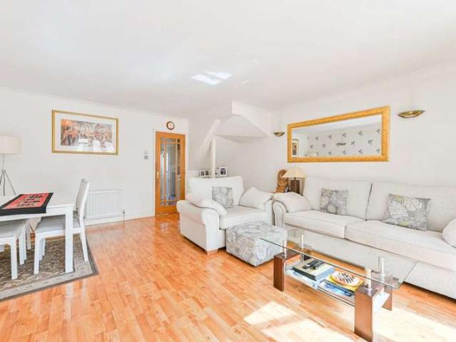 4 Bedroom Terraced House