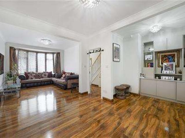 4 Bedroom Terraced House