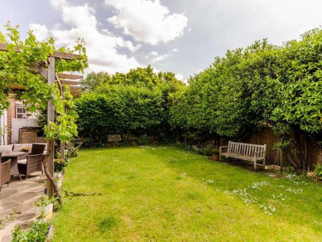 4 Bedroom Terraced House
