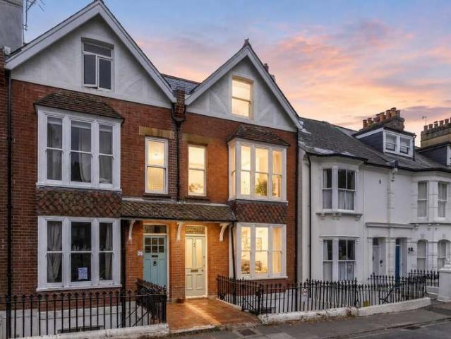 4 Bedroom Terraced House