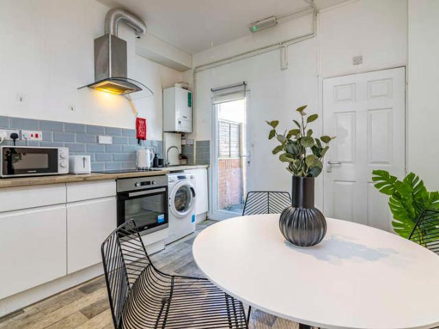 4 Bedroom Terraced House