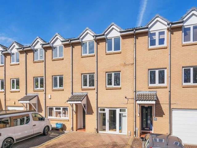 4 Bedroom Terraced House