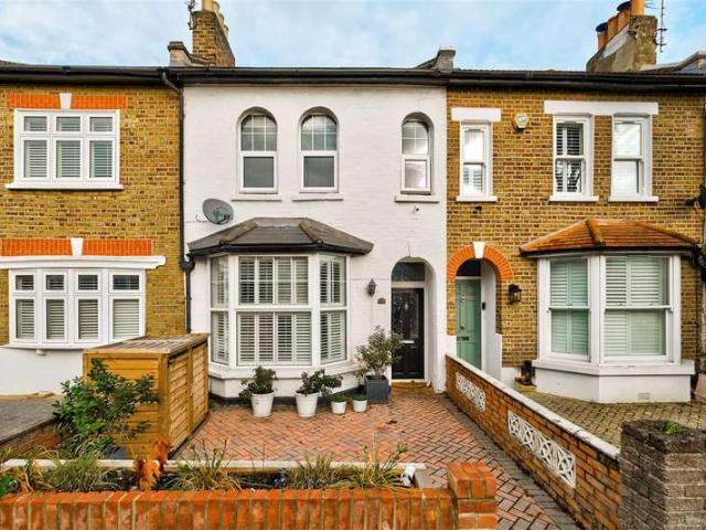 4 Bedroom Terraced House