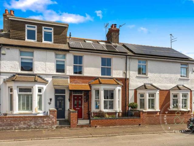 4 Bedroom Terraced House