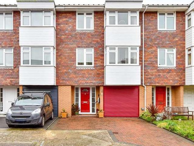 4 Bedroom Terraced House