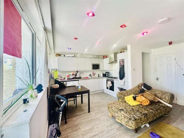 4 Bedroom Terraced House