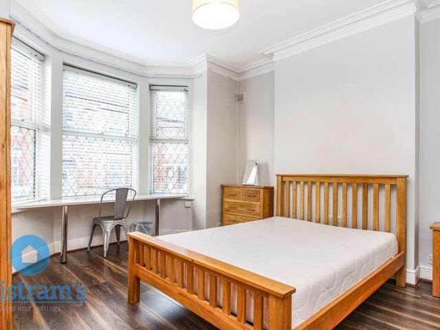 4 Bedroom Terraced House