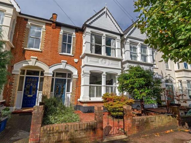 4 Bedroom Terraced House