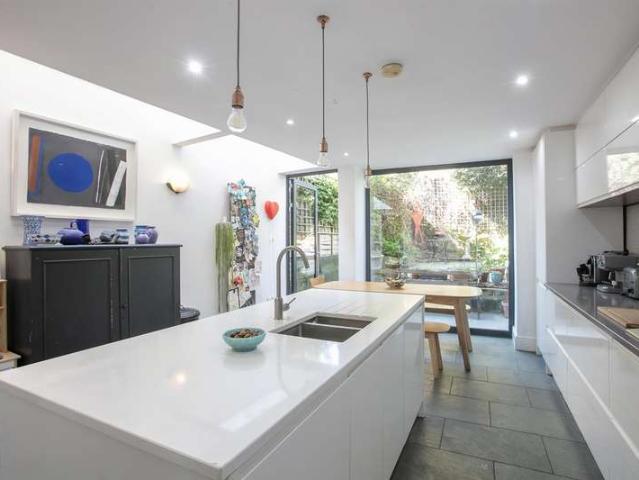 4 Bedroom Terraced House
