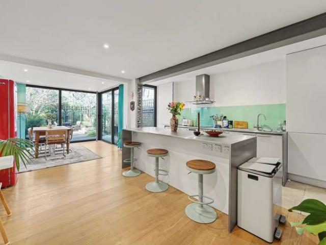 4 Bedroom Terraced House