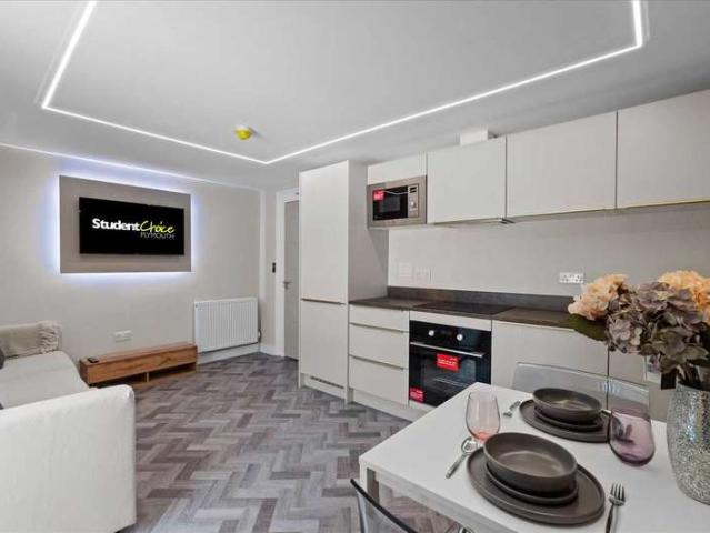 4 Bedroom Terraced House