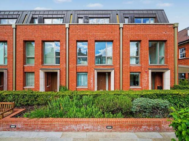 4 Bedroom Terraced House