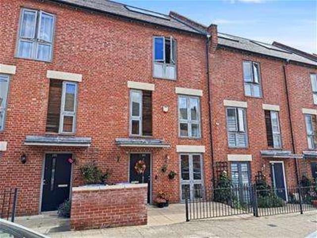 4 Bedroom Terraced House