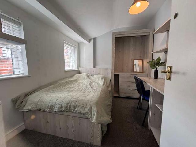 4 Bedroom Terraced House