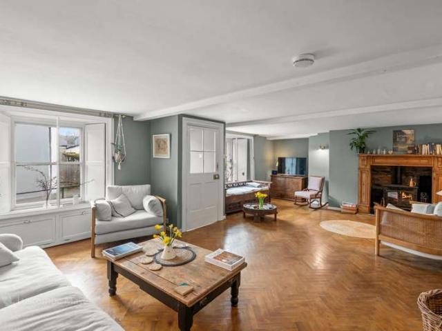 4 Bedroom Terraced House
