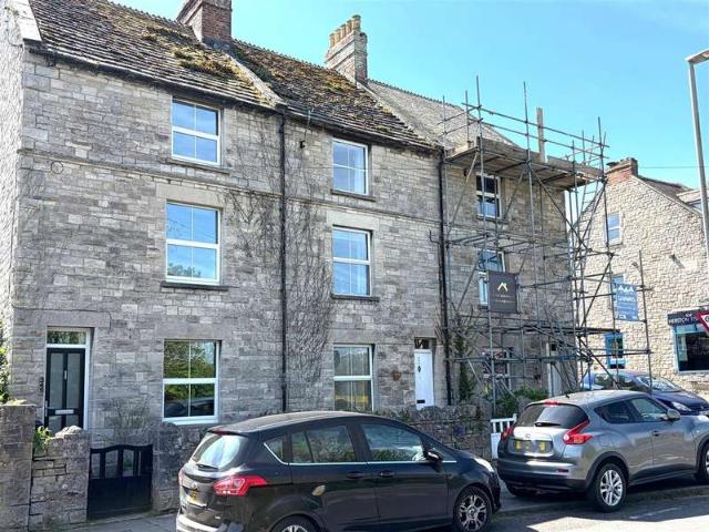 4 Bedroom Terraced House