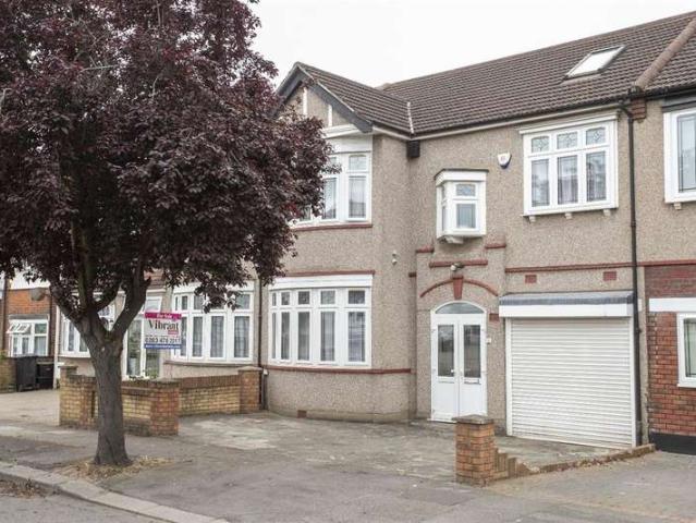 4 Bedroom Terraced House
