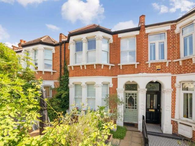 4 Bedroom Terraced House