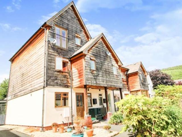 4 Bedroom Terraced House