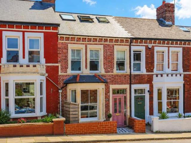 4 Bedroom Terraced House