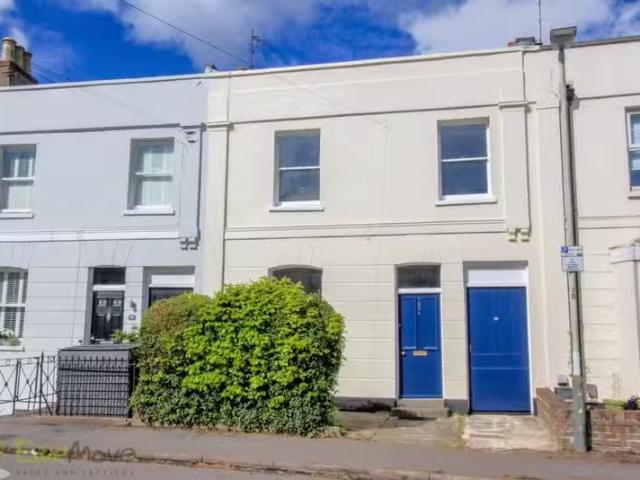 4 bedroom terraced house for rent in 143 Fairview Road, Chelte.