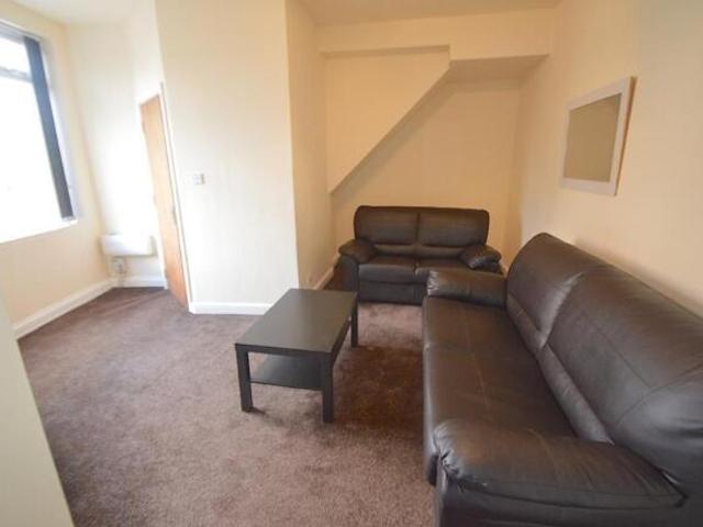 4 bedroom terraced house for rent in 24 Beechwood Crescent, Leeds, West Yorkshire, LS4