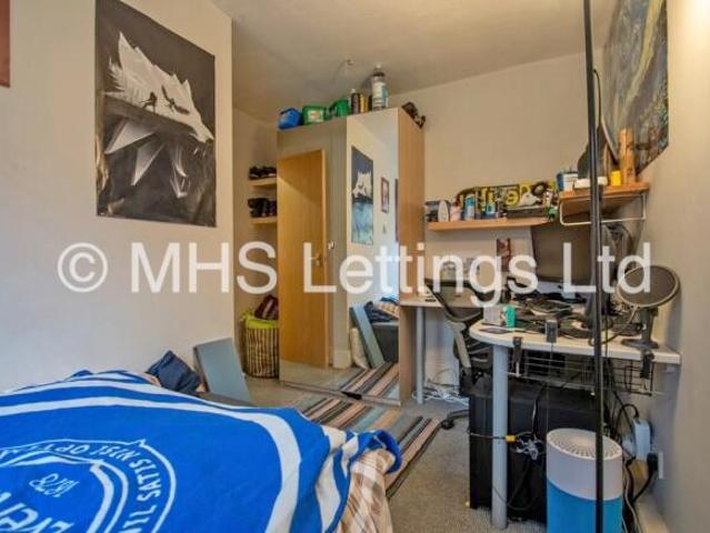 4 bedroom terraced house for rent in 26 Hyde Park Close, Leeds, LS6 1SF, LS6