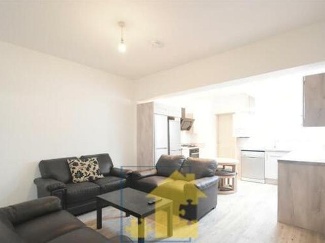 4 Bedroom Terraced House For Rent In 2 Bathrooms Student House Share