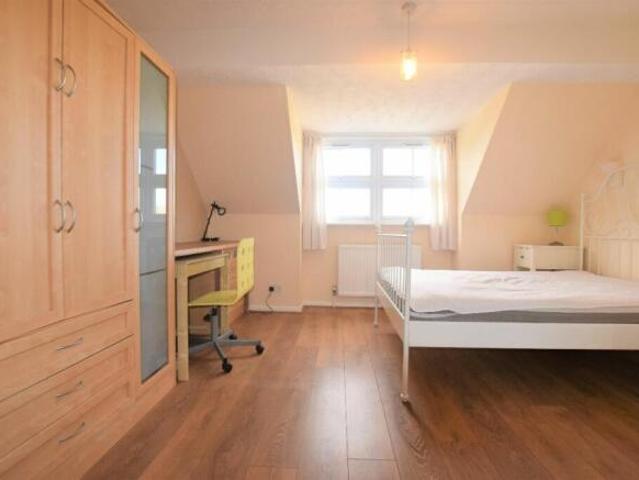4 bedroom terraced house for rent in 4 Bedroom Student Home Henry Court Near City Centre, CT1