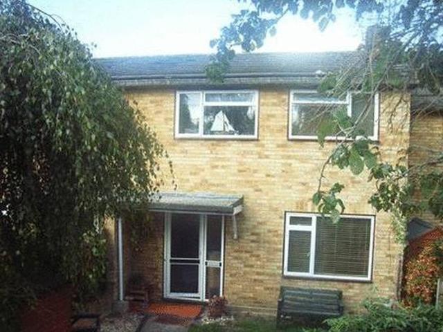 4 bedroom terraced house for rent in 56 min walk to Uni 2 Victoria Street TW20