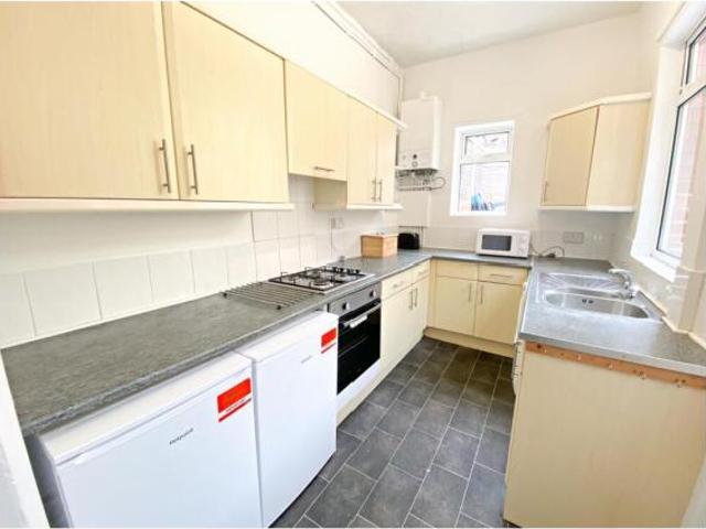 4 bedroom terraced house for rent in 82 Club Garden Road, S11