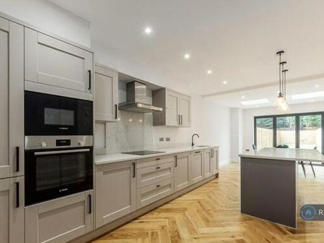 4 Bedroom Terraced House For Rent In Coulsdon