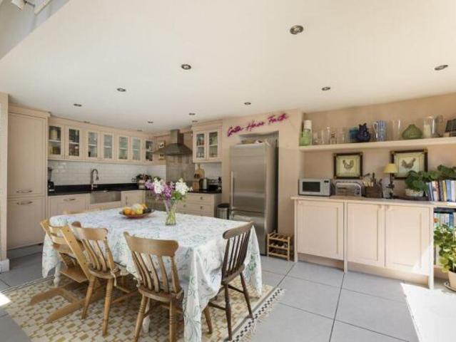 4 bedroom terraced house for rent in Cobbold Road W12