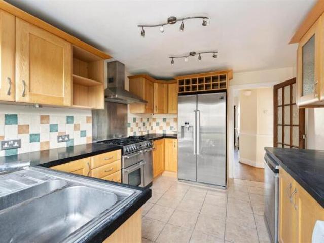 4 bedroom terraced house for rent in Colebrooke Drive, Wanstead, E11
