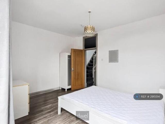 4 bedroom terraced house for rent in Coronation St, Salford, M5