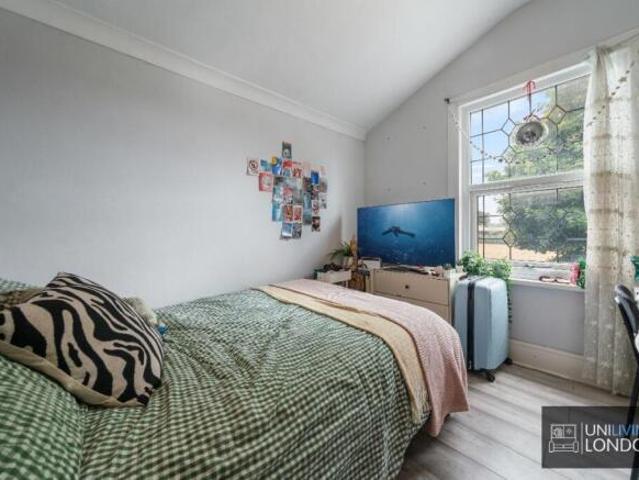 4 bedroom terraced house for rent in Corporation Street, Stratford, E15