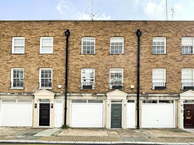 4 bedroom terraced house for rent in Cadogan Lane, Knightsbridge, SW1X